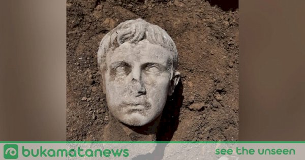 Patung Marmer Kepala Kaisar Pertama Roma Ditemukan di Italia