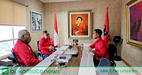 PDIP Minta Gibran dan Bobby Sadar Diri Kembalikan KTA Parpol