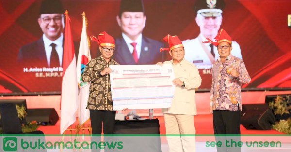 Mengenal Topi Passapu, Hiasan Kepala yang Dipakai Ganjar, Prabowo, dan ...